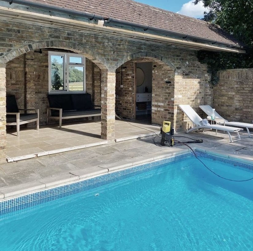 Best outdoor heating for a pool house with the Herschel California